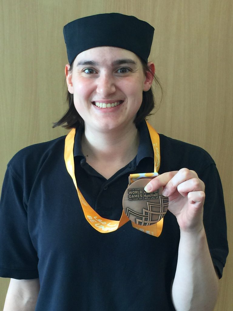 Caitlin Dodds Wins Bronze Medal in Special Olympic World Games Golf ...